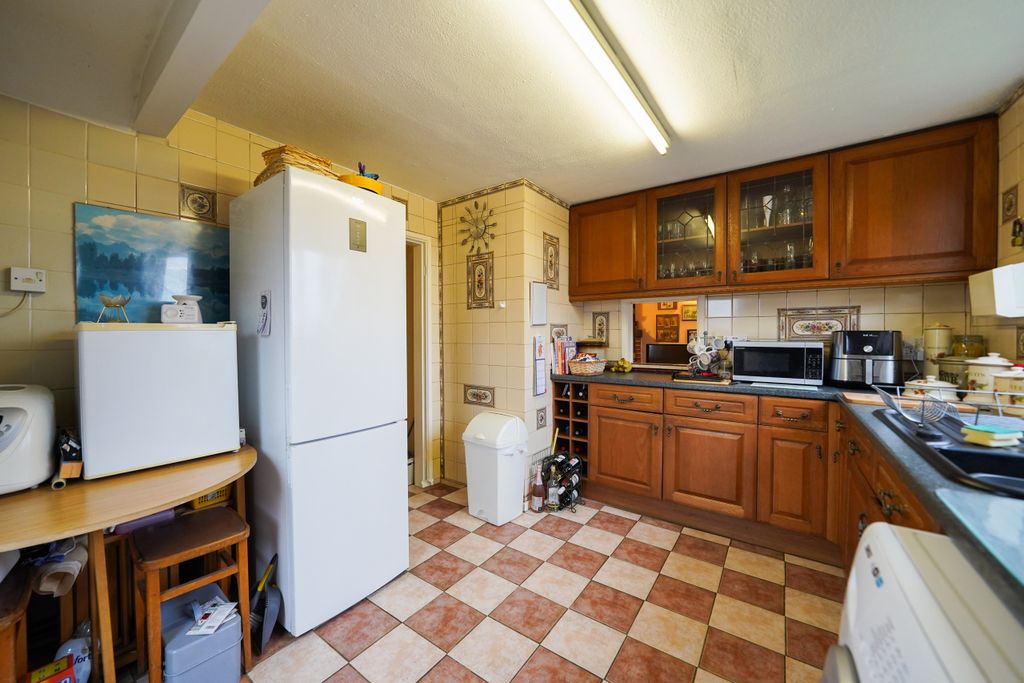 Rutland Drive, Thurmaston, Leicester, Leicestershire LE4, 3 bed semi ...