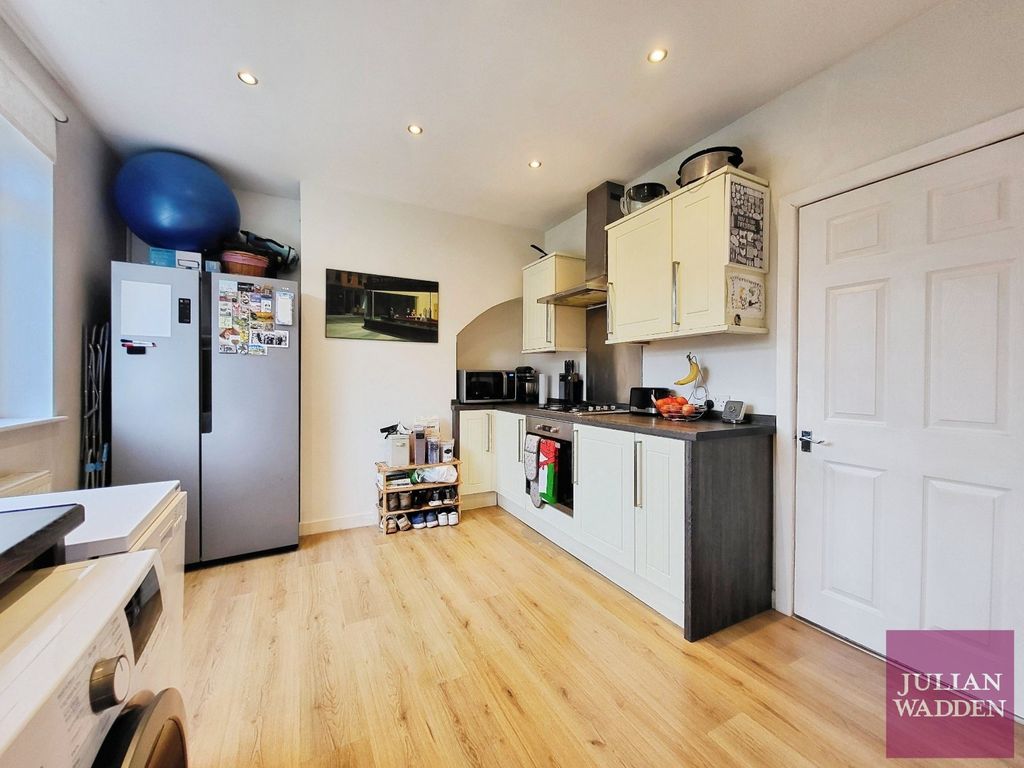 The Quadrant, Offerton, Stockport SK1, 2 bed semi-detached house for ...