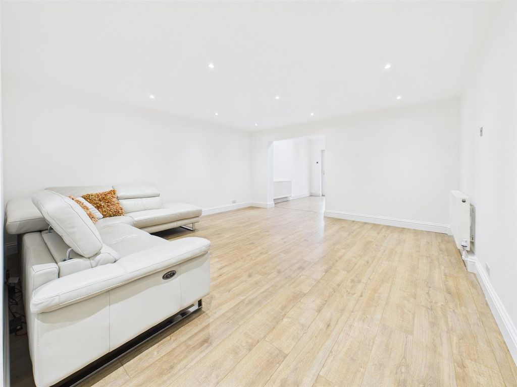 Elizabeth Walk, Reading RG2, 4 bed end terrace house for sale, £425,000 ...