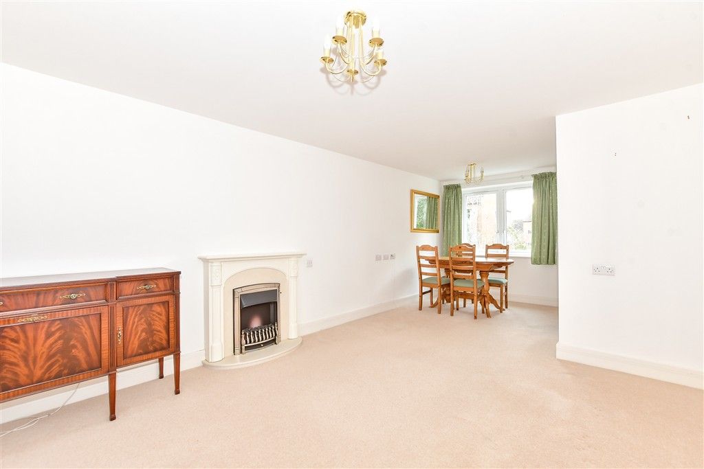 Beaconsfield Road, Waterlooville, Hampshire PO7, 2 bed flat for sale, £ ...