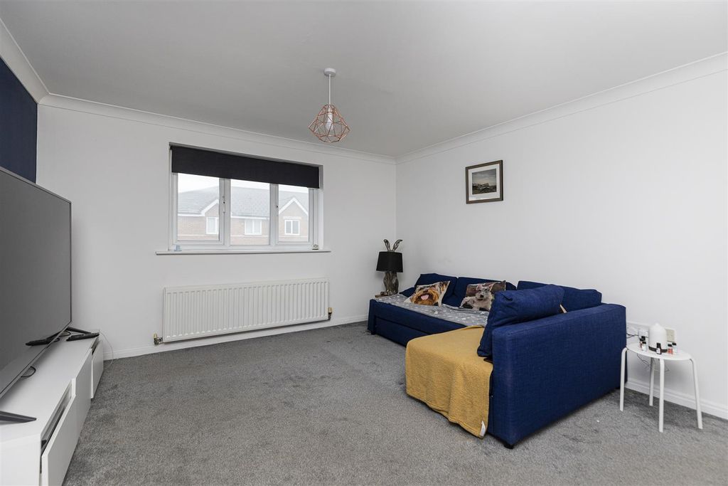 Blackthorn Drive, Huddersfield HD3, 2 bed flat for sale, £125,000 ...