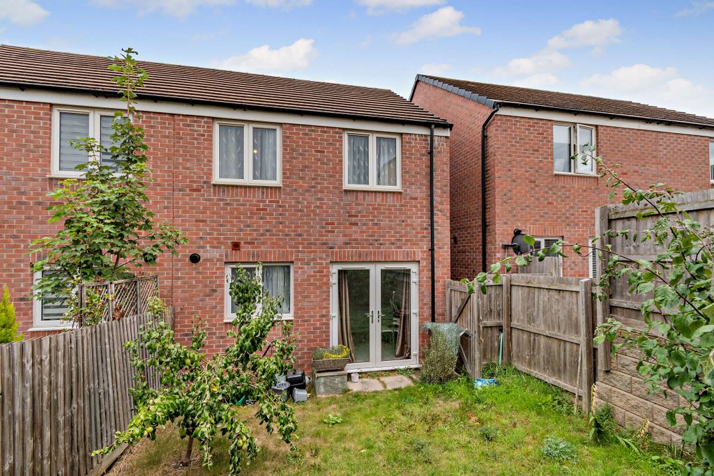 Fellows Close, Weldon NN17, 3 bed semi-detached house for sale, £ ...