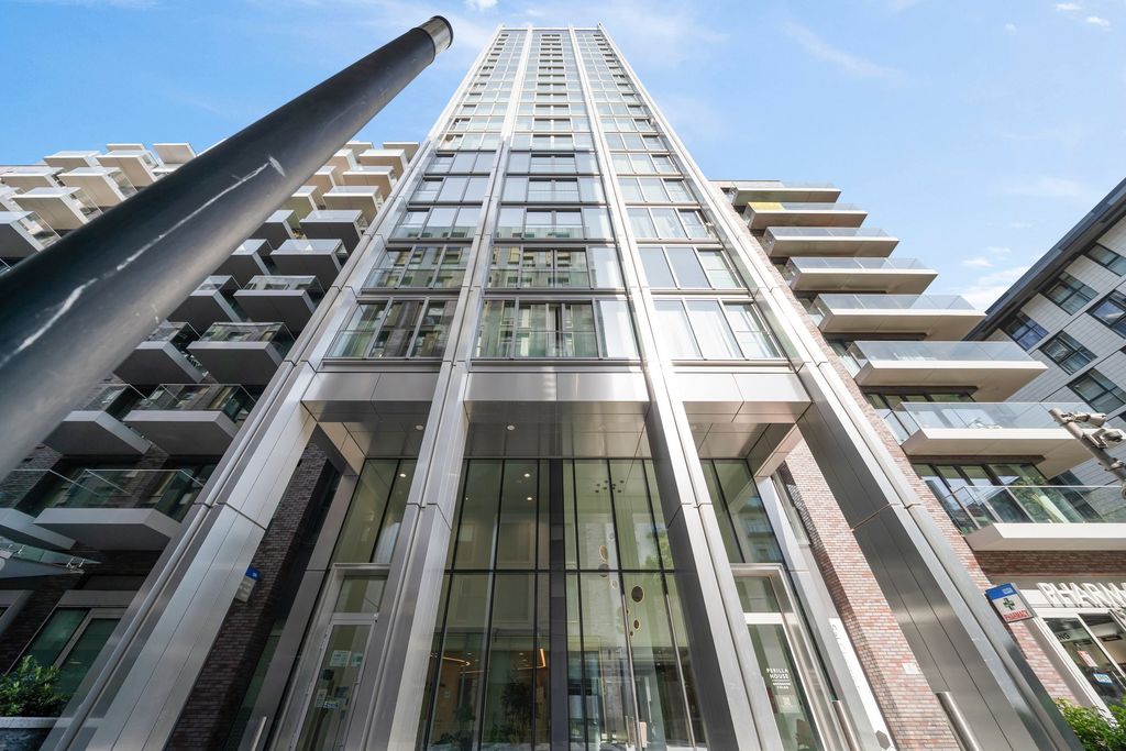 Satin House, Piazza Walk E1, 3 bed flat to rent, £6,000 pcm | PrimeLocation