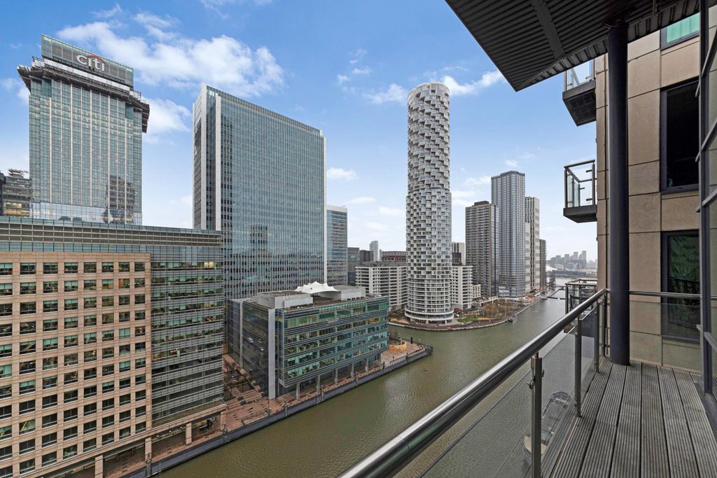 Discovery Dock East, Canary Wharf, London E14, 2 bed flat to rent, £ ...