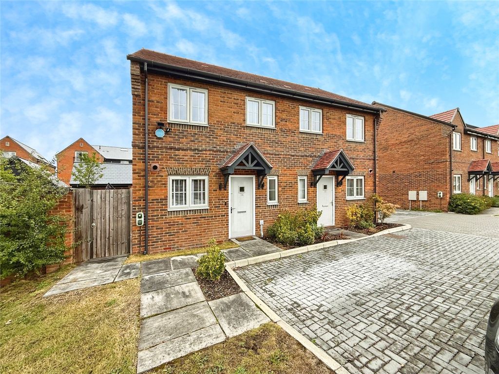 Ridges Rise, Deepcut, Camberley, Surrey GU16, 2 bed semi-detached house ...