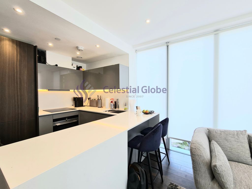 Piazza Walk, London E1, 1 bed flat to rent, £3,142 pcm | PrimeLocation