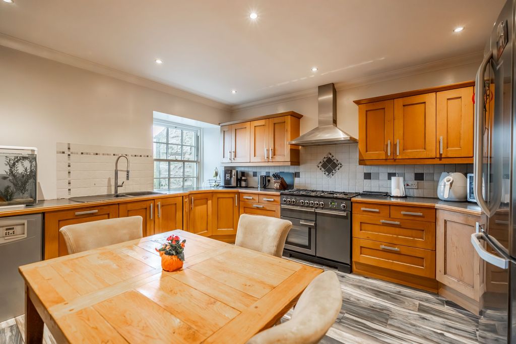Marshall Place, Perth PH2, 4 bed flat for sale, £270,000 | PrimeLocation