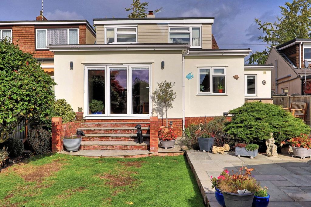 Cedar Hall Gardens, Benfleet SS7, 3 bed semi-detached house for sale, £ ...