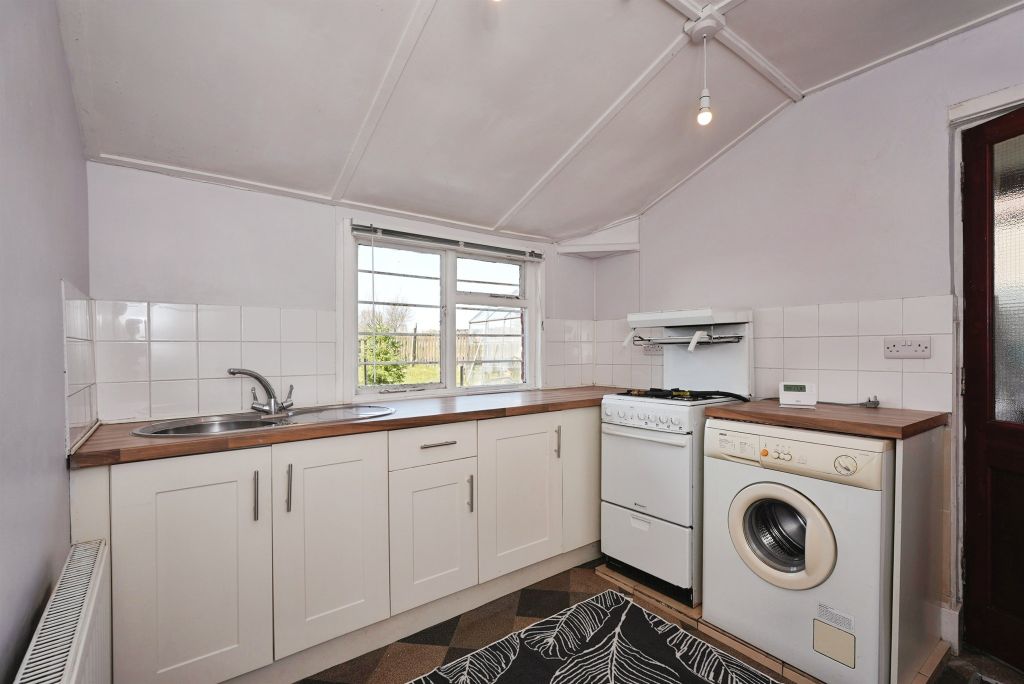 Hall Bower, Huddersfield HD4, 3 bed detached house for sale, £240,000 ...