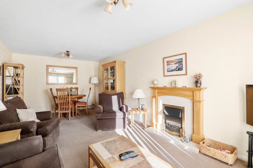 3 Jasper Road, Lower Wick, Worcester. WR2, 2 bed semi-detached bungalow ...
