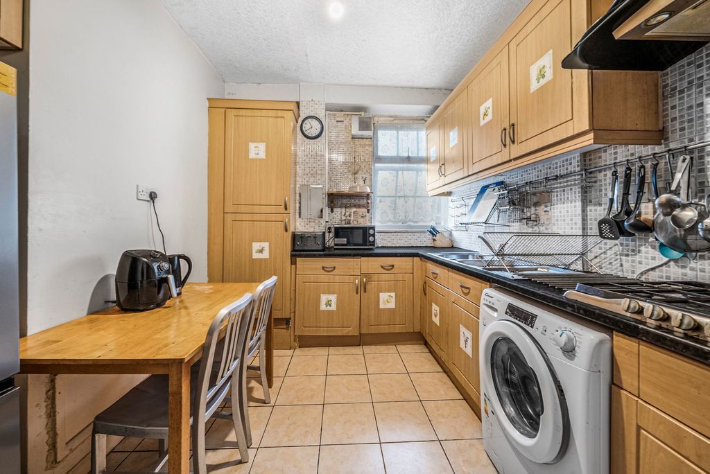 Ferndale Road, London SW9, 4 bed maisonette for sale, £600,000 ...