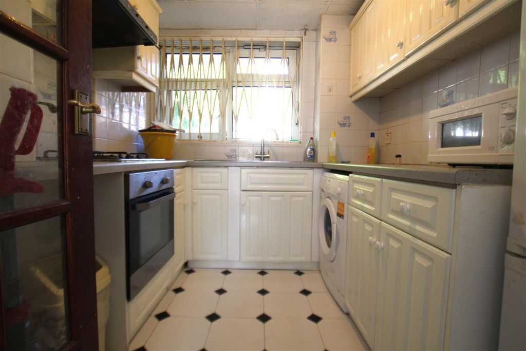 Cable Street, Tower Hamlets E1, 1 bed flat for sale, £225,000 ...