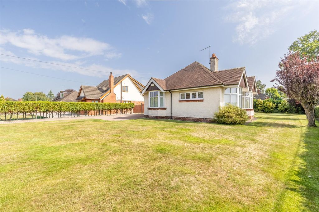 South Avenue, Haslington, Crewe CW1, 2 bed detached bungalow for sale ...