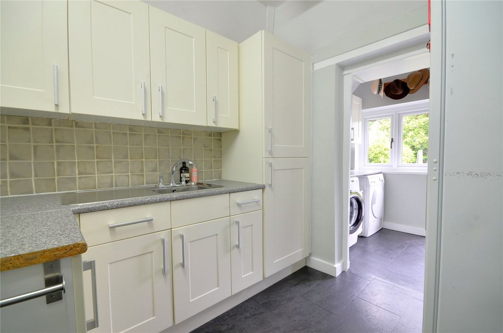 Copthorne, Crawley, West Sussex RH10, 5 bed detached house for sale, £ ...