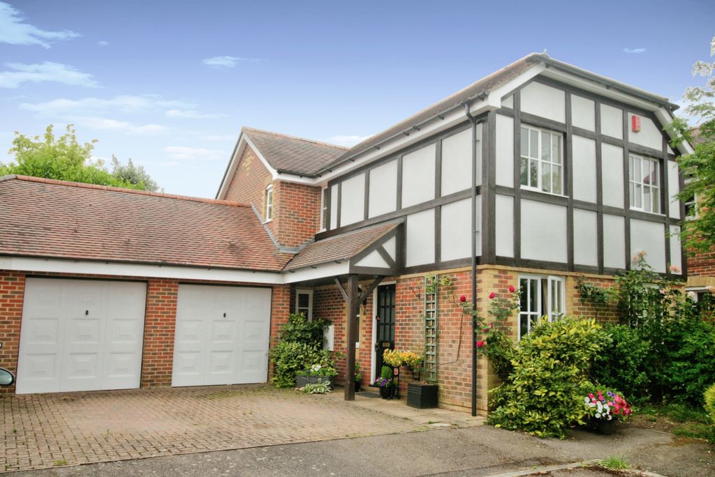 Tanners Mead, Edenbridge TN8, 4 bed detached house for sale | PrimeLocation