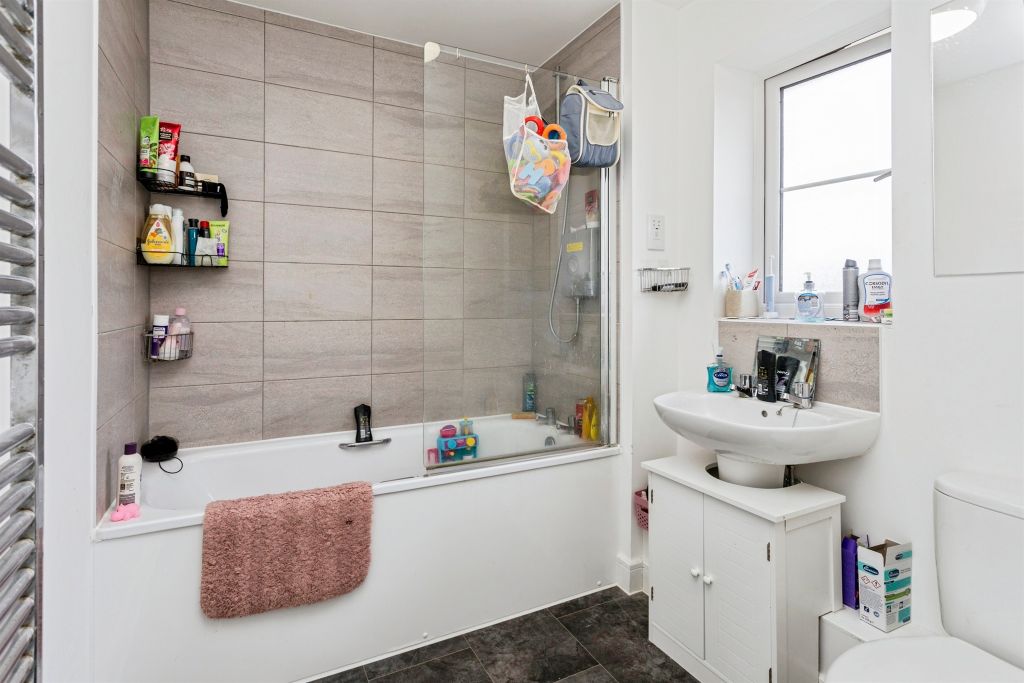 Alder Way, Faygate, Horsham RH12, 2 bed flat for sale | PrimeLocation