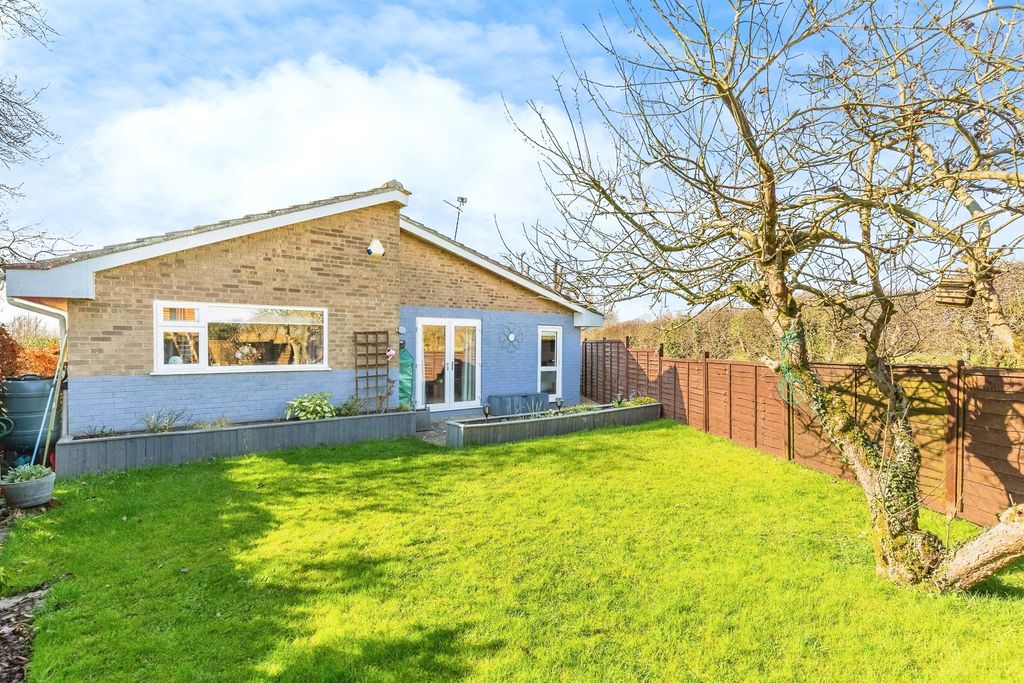Harringworth Road, Gretton, Corby NN17, 3 bed detached bungalow for ...