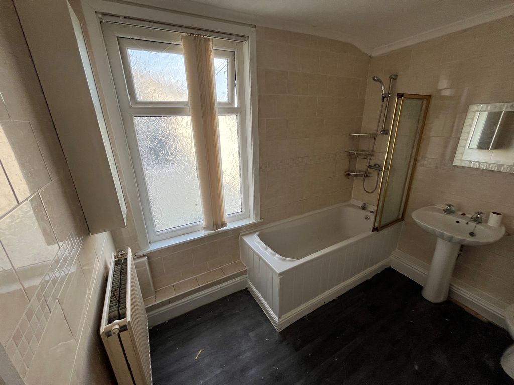 Florence Street, Liverpool L4, 3 bed terraced house to rent, £925 pcm ...