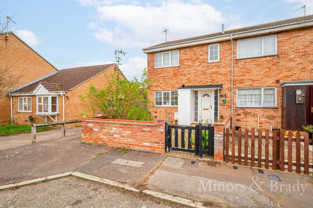 Holst Close, Lowestoft NR33, 3 bed end terrace house to rent, £950 pcm ...