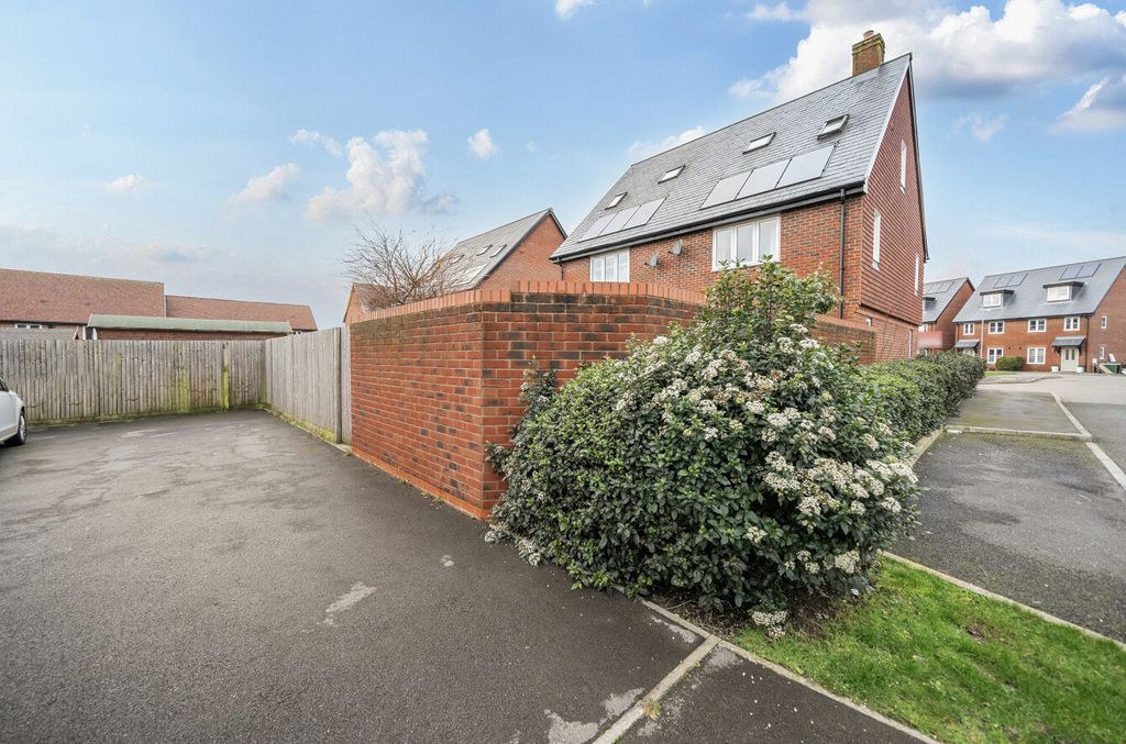 Badgers Bolt, Colden Common, Winchester, Hampshire SO21, 3 bed semi ...