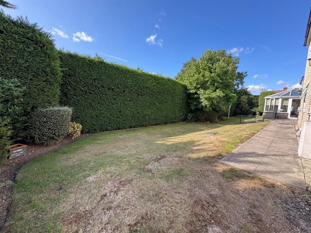 Hart Road, Benfleet SS7, 1 bed flat for sale, £142,000 | PrimeLocation
