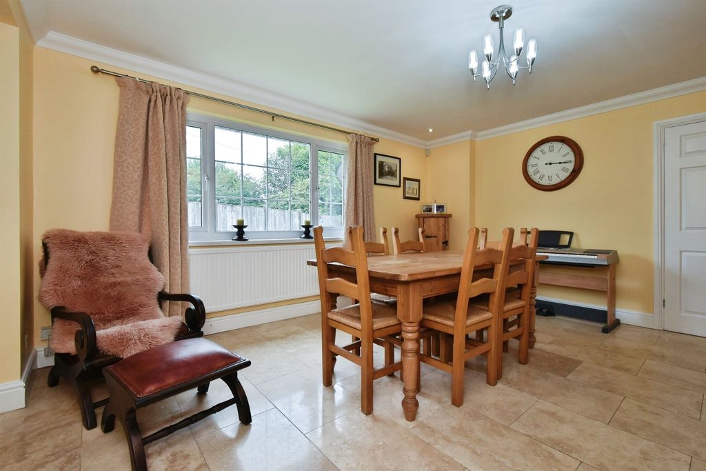 Swansea Road, Merthyr Tydfil CF48, 4 bed detached bungalow for sale, £ ...