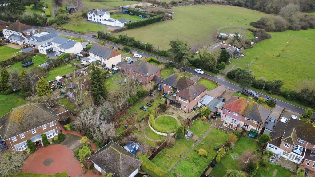 Tanyard Cottages, Tanyard Hill, Shorne DA12, 4 bed semi-detached house ...