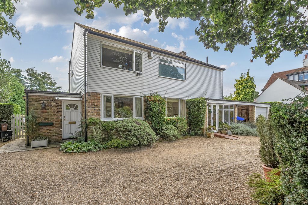 Bulstrode Way, Gerrards Cross, Buckinghamshire SL9, 3 bed detached ...