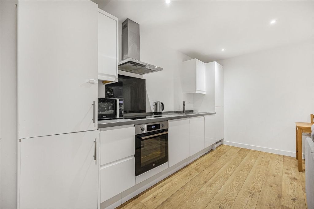 High Street, Slough SL1, 1 bed flat for sale, £200,000 | PrimeLocation