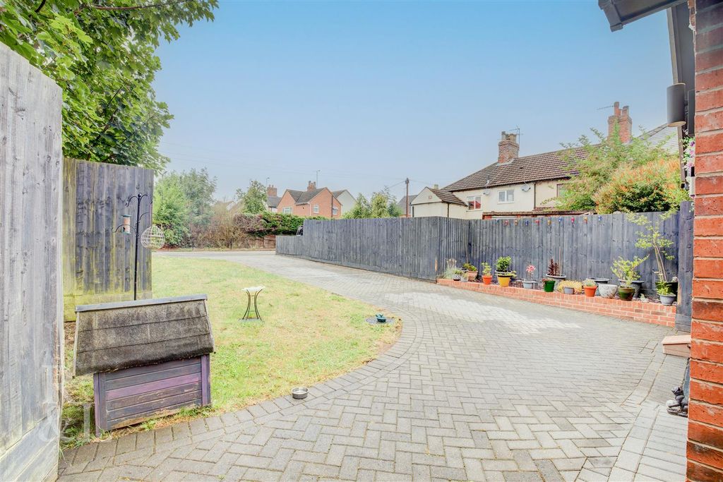Cross Street, Castle Gresley DE11, 3 bed detached bungalow for sale, £ ...