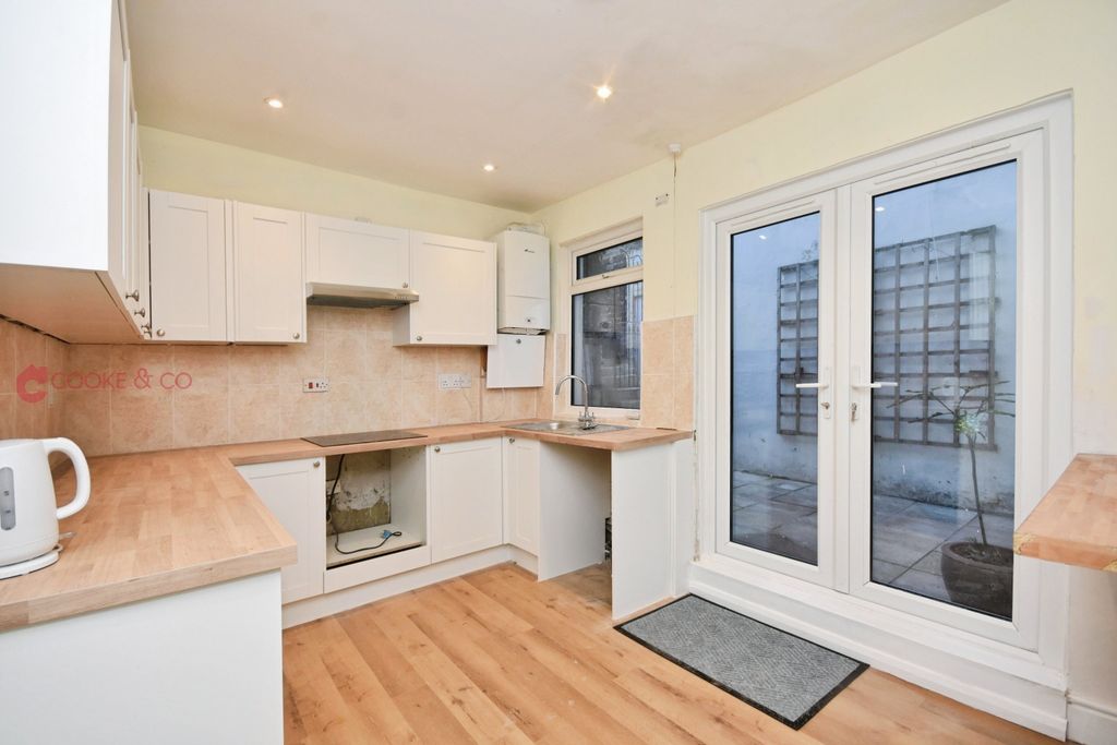 Albert Road, Ramsgate, Kent CT11, 1 bed flat for sale, £180,000 ...