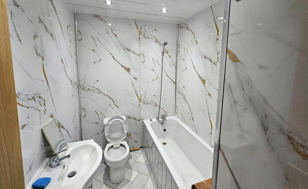 Queen Victoria Road, Burnley BB10, 3 bed terraced house for sale, £ ...