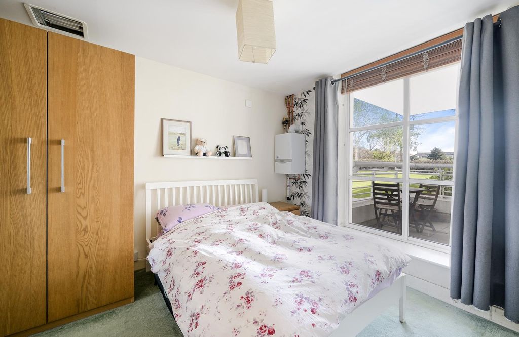 Barrier Point, London E16, 2 bed flat for sale, £400,000 | PrimeLocation