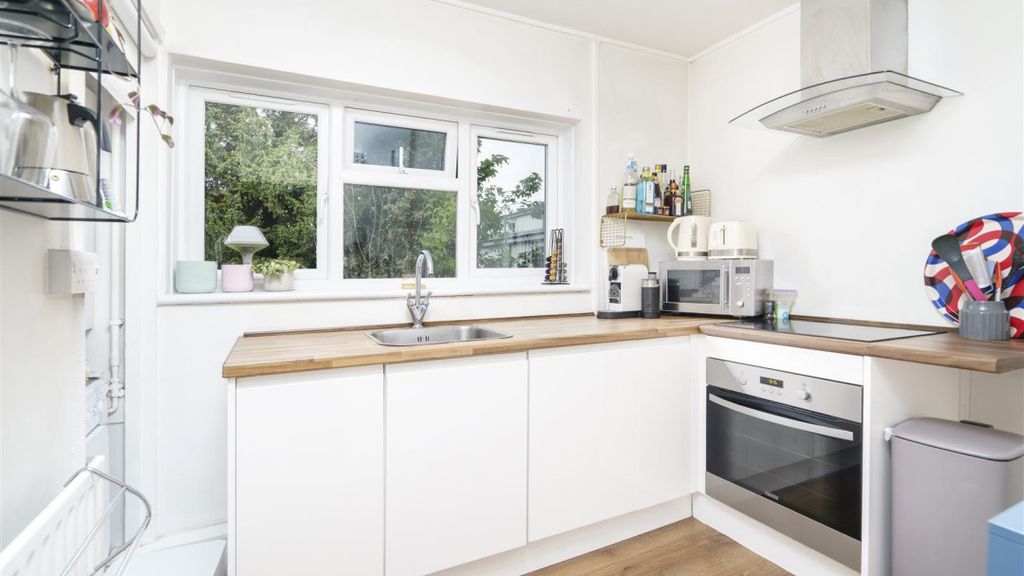 The Drive, London 3Dq E17, 2 bed flat for sale, £370,000 | PrimeLocation