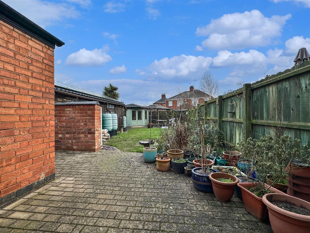 Rupert Crescent, Newark NG24, 3 bed semi-detached house for sale, £ ...
