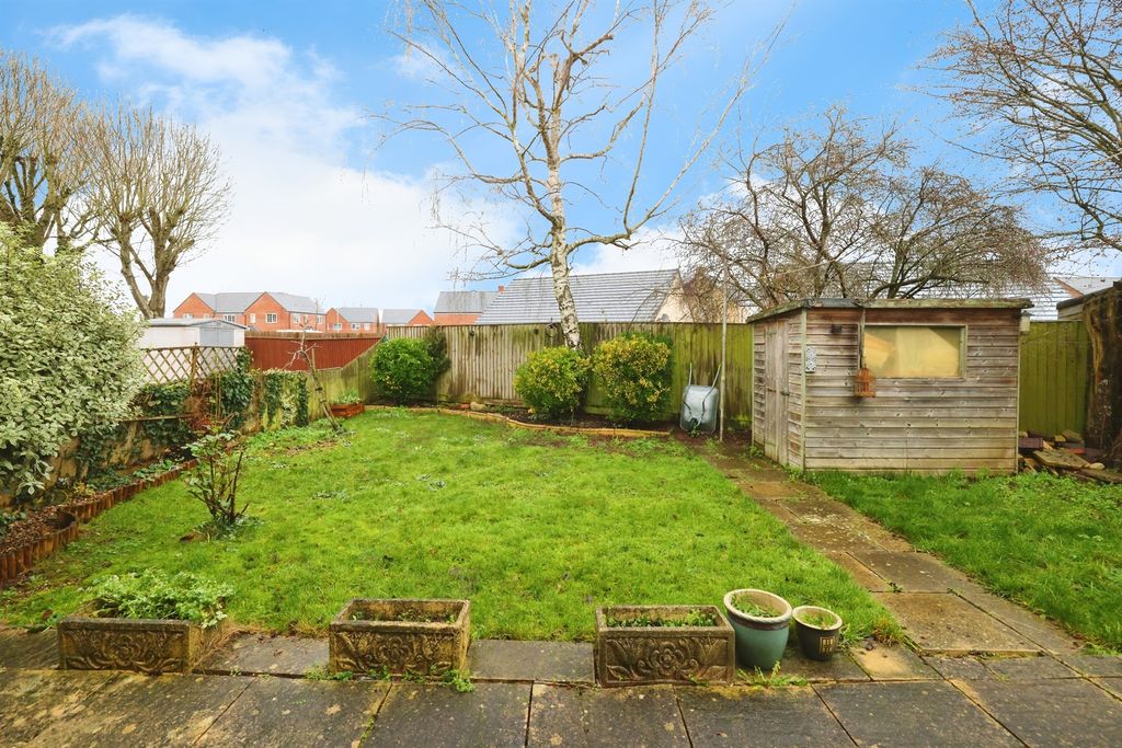 Pound Close, Lyneham, Chippenham SN15, 3 bed semi-detached house for ...