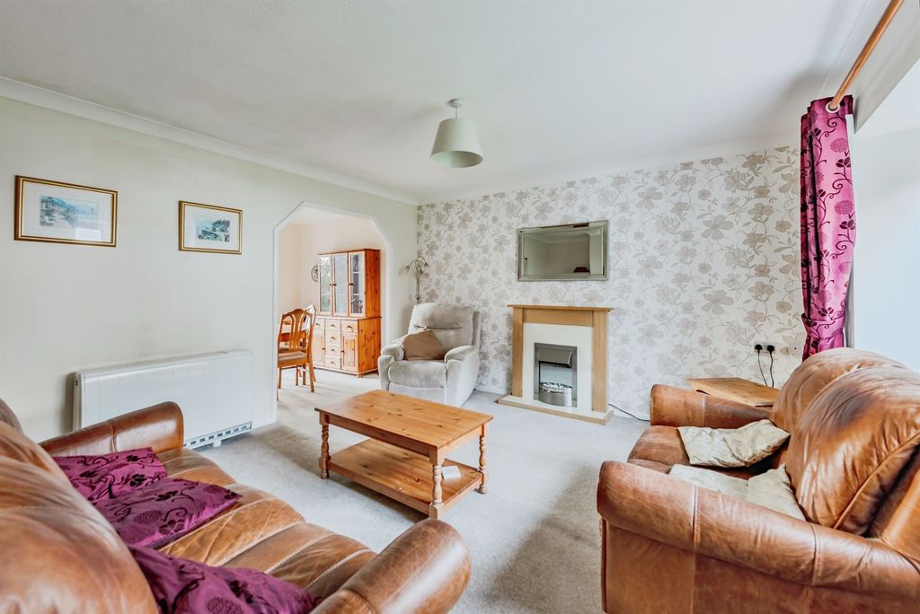 Bramble Walk, Redhill RH1, 2 bed semi-detached house for sale, £325,000 ...