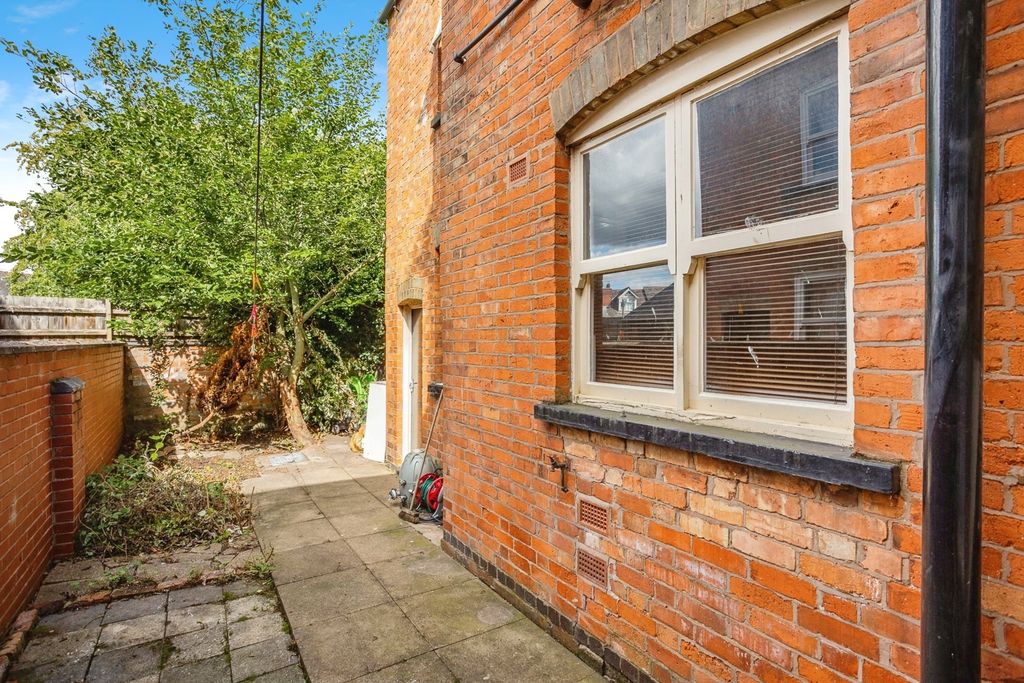 Daneshill Road, Leicester, Leicestershire LE3, 4 bed terraced house for ...