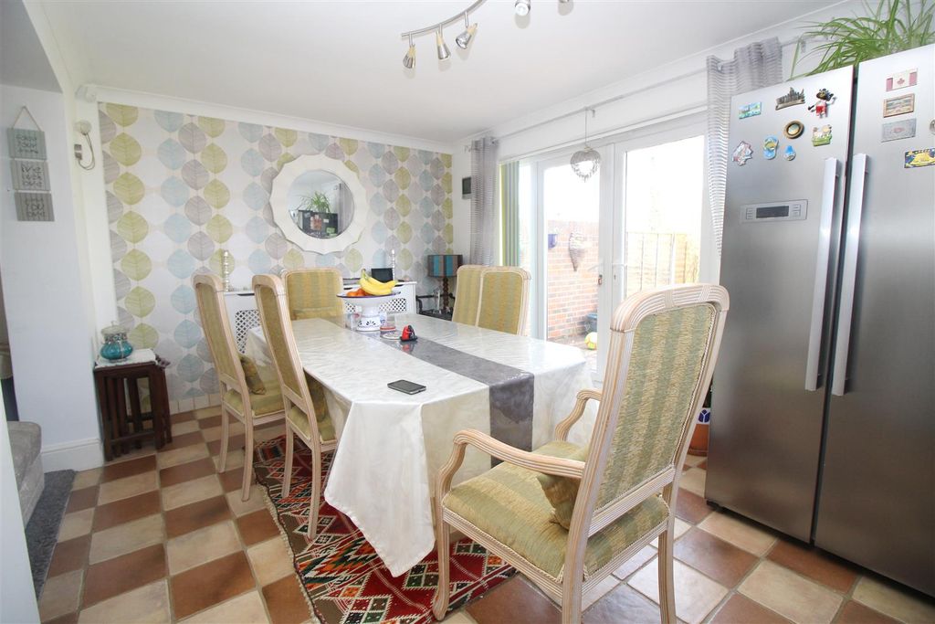 Crossways, Three Bridges, Crawley RH10, 4 bed semi-detached house for ...