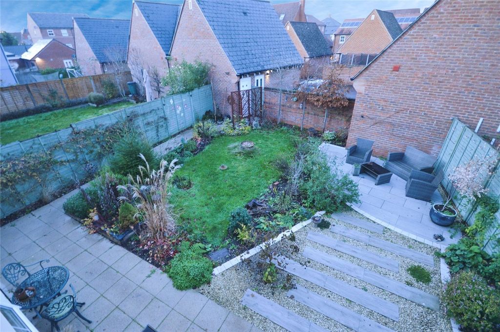Felstead Crescent, Stansted, Essex CM24, 5 bed detached house for sale ...