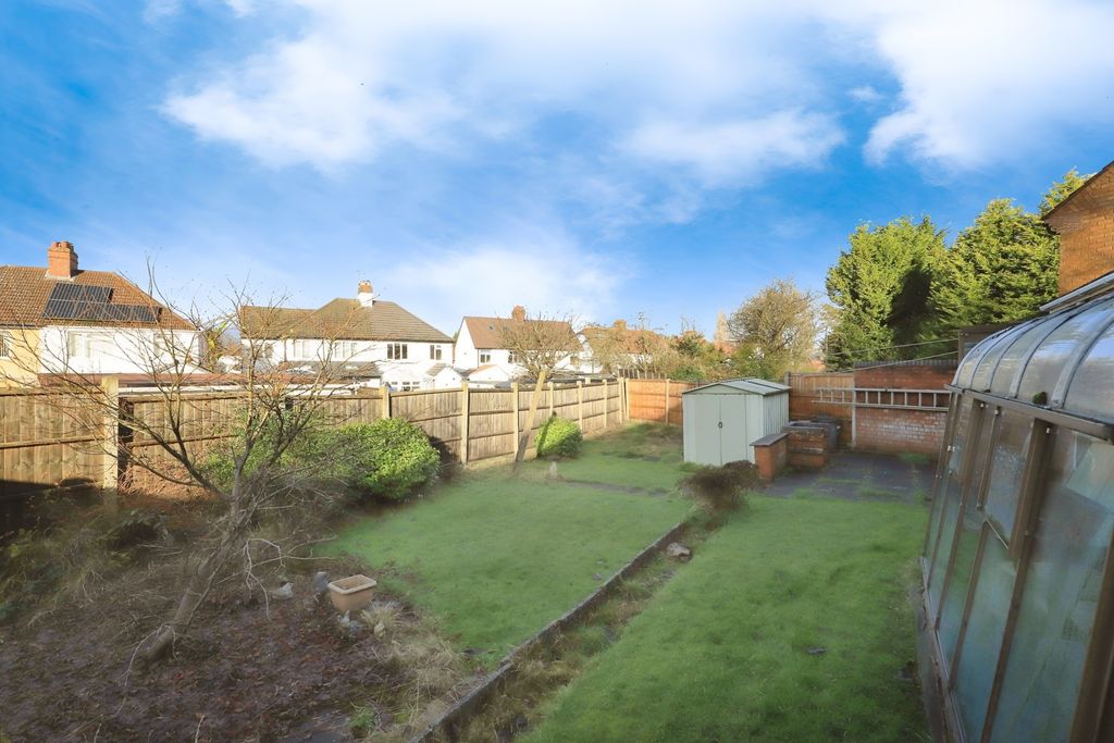 Beech Close, Wolverhampton, West Midlands WV10, 3 bed semi-detached ...