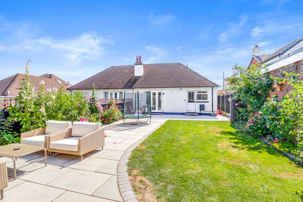 Parkstone Avenue, Thundersley SS7, 2 bed semi-detached bungalow for ...