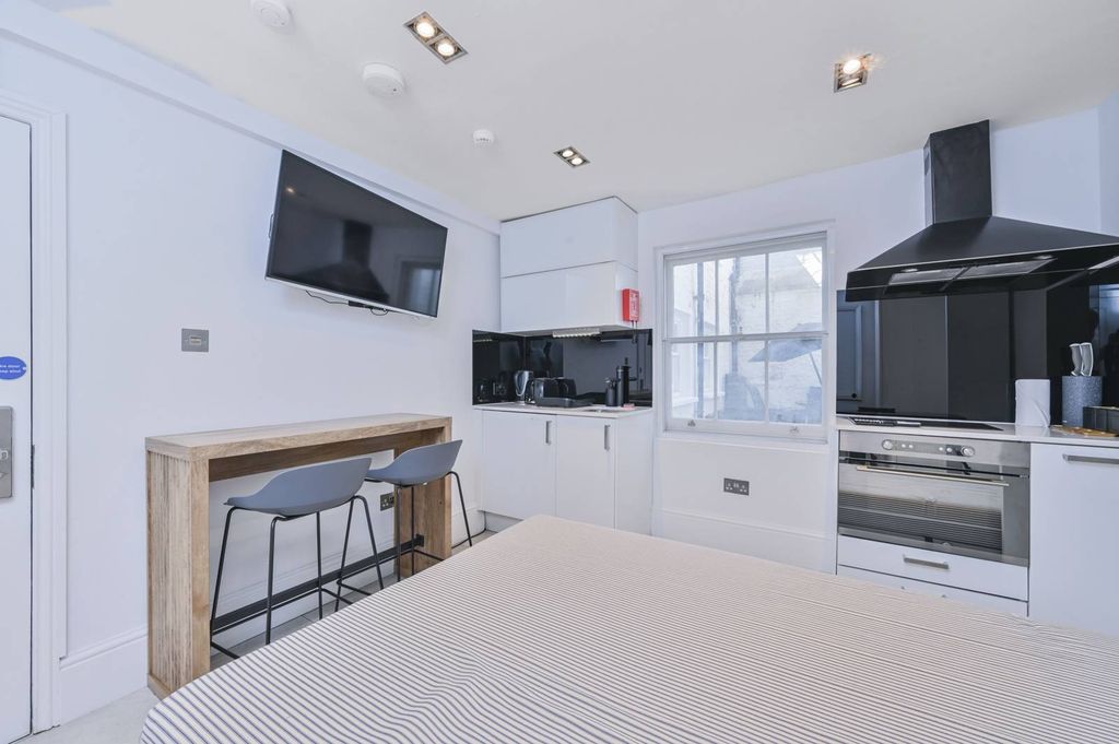 Baker St, Baker Street, London NW1, Studio to rent | PrimeLocation