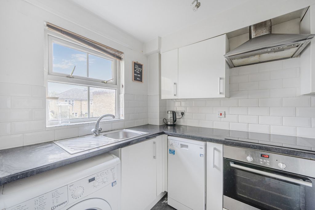 Commercial Way, Peckham, London SE15, 2 bed flat for sale, £350,000 ...