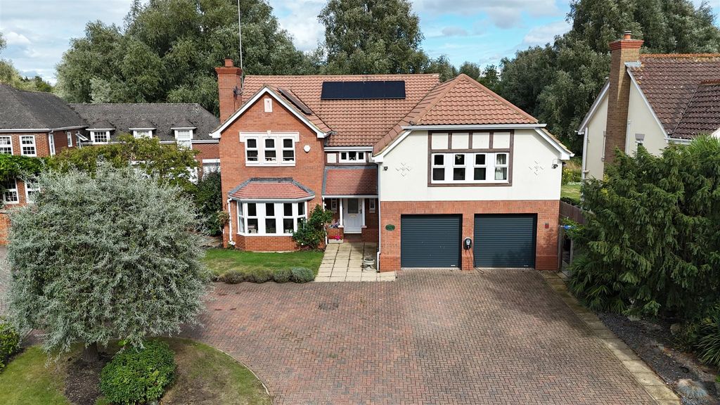Belfry Lane, Collingtree Park NN4, 5 bed detached house for sale, £ ...