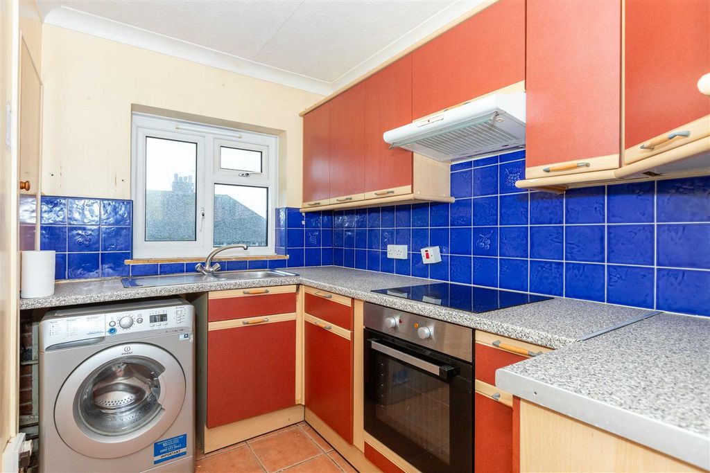 Bramble Close, Worthing BN13, 2 bed flat for sale, £215,000 | PrimeLocation