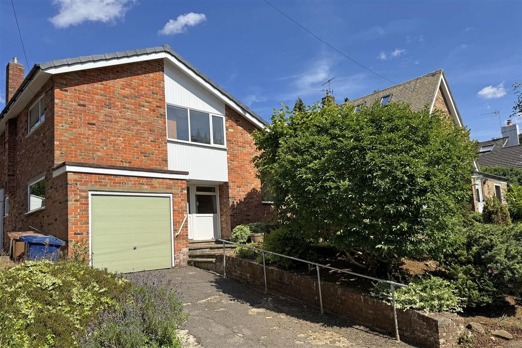 Summerhouse Close, Godalming GU7, 4 bed detached house for sale, £ ...