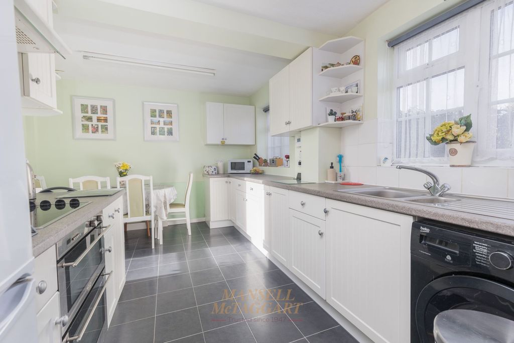 Maple Drive, East Grinstead RH19, 3 bed end terrace house for sale, £ ...