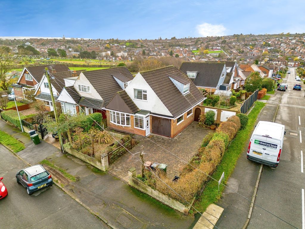 Castleton Avenue, Carlton, Nottingham, Nottinghamshire NG4, 3 bed ...