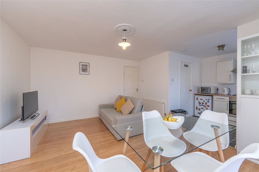 North Fort Street, Edinburgh EH6, 2 bed flat for sale, £170,000 ...